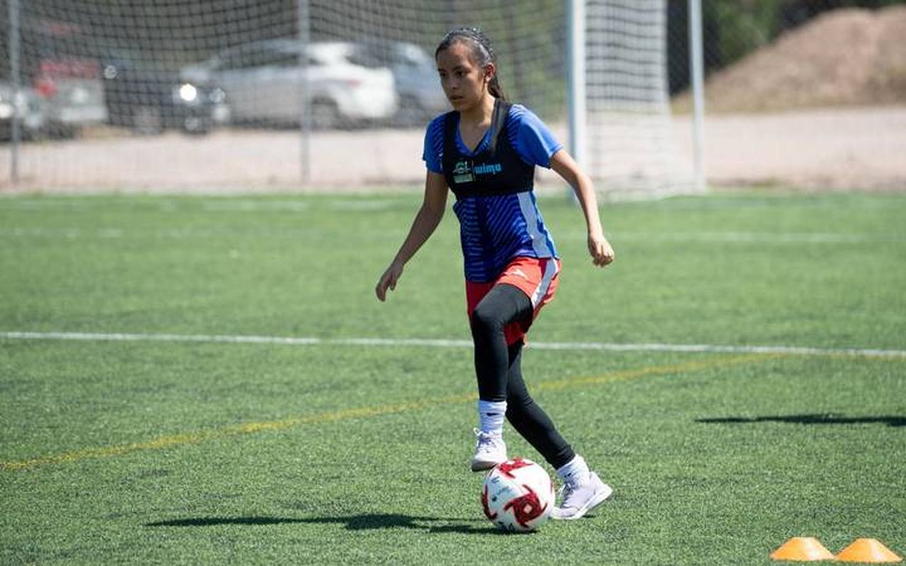 Portera del América a prueba con ADSL femenil